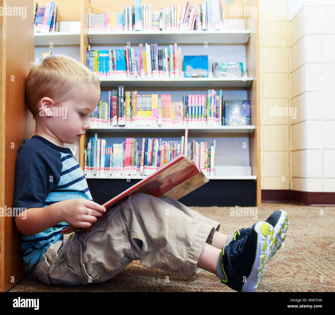 Child Book Shelf High Resolution Stock Photography and Images - Alamy