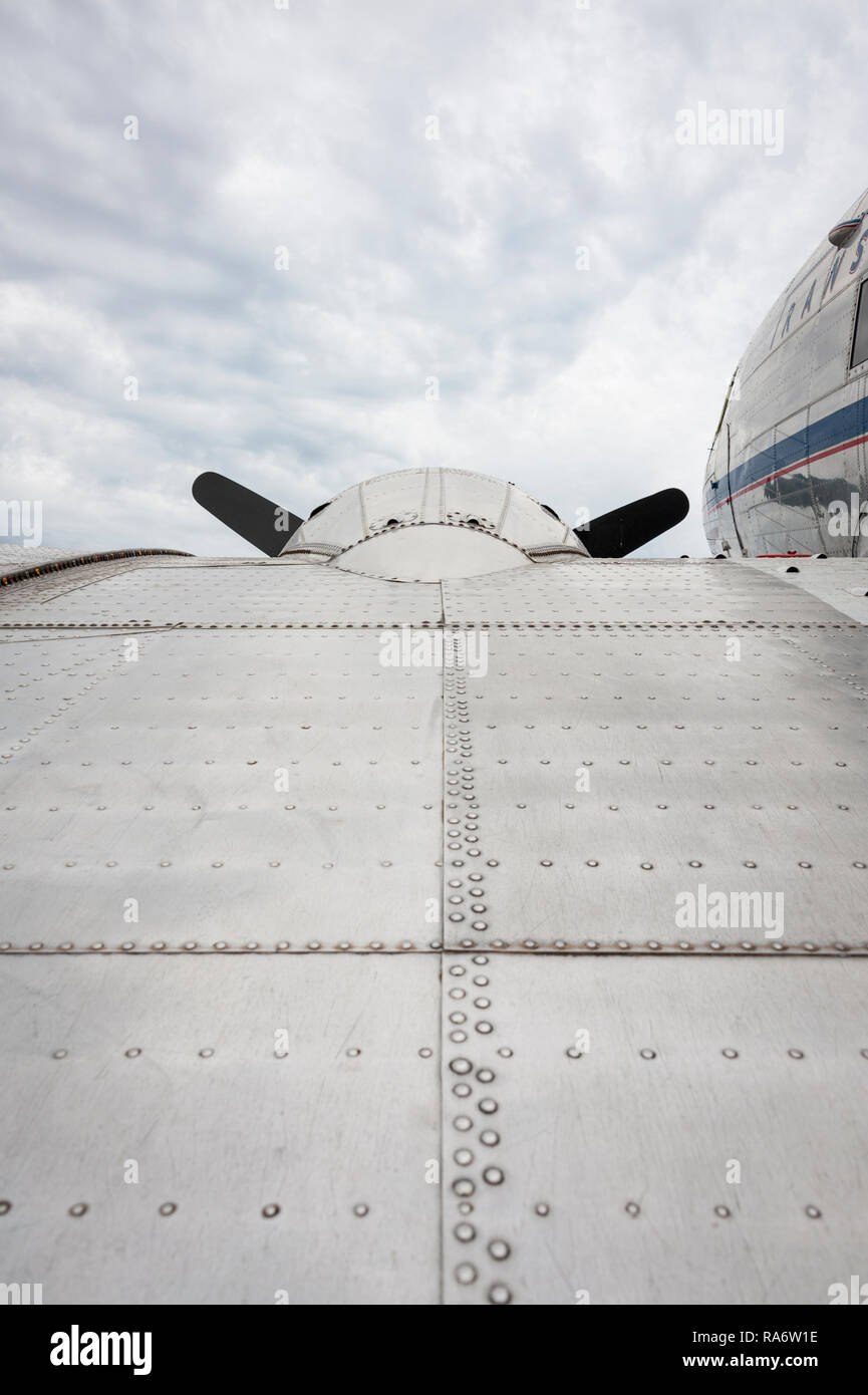 Wing and engine of DC-3 Stock Photo - Alamy