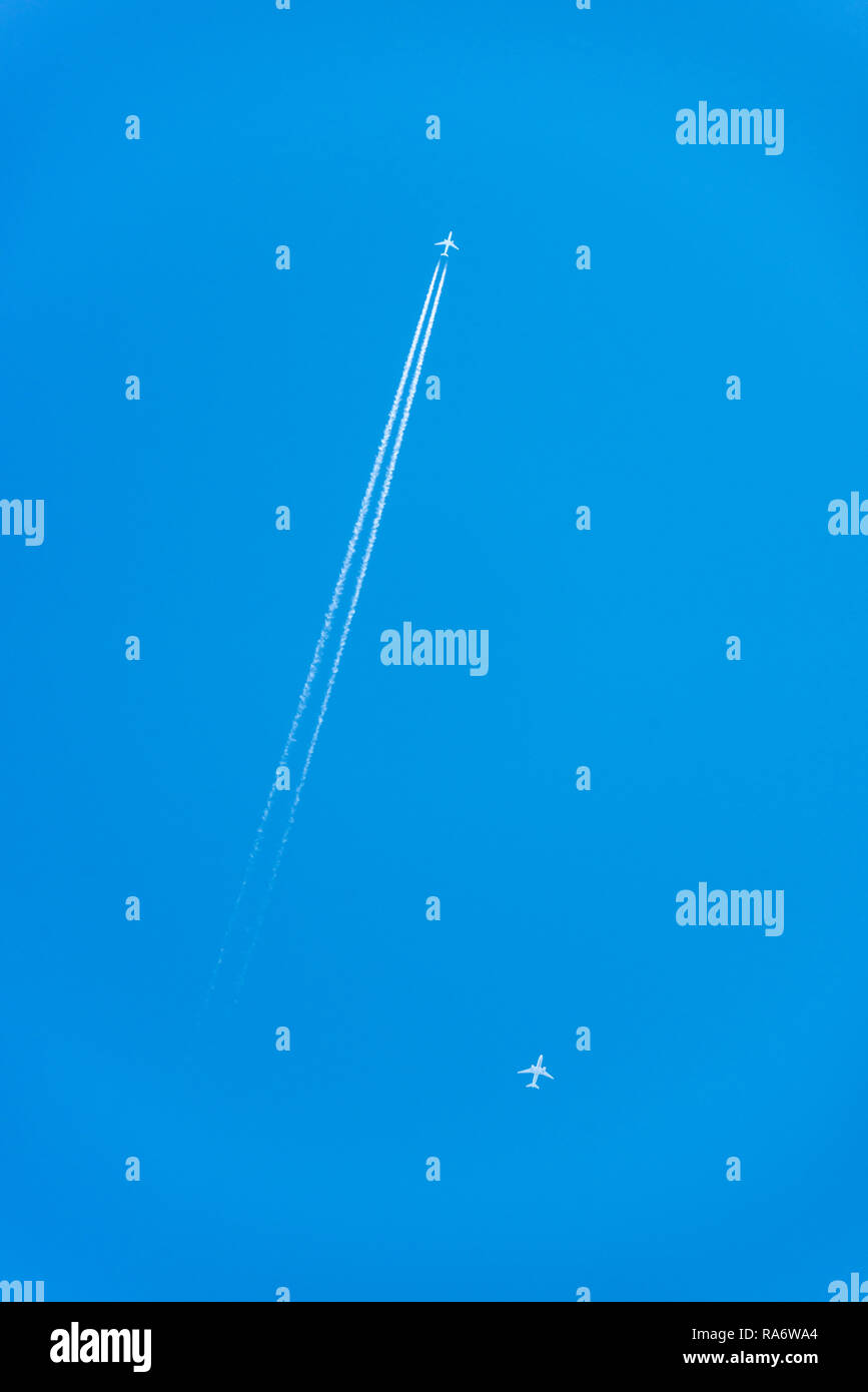 Jet stream aircraft hi-res stock photography and images - Alamy