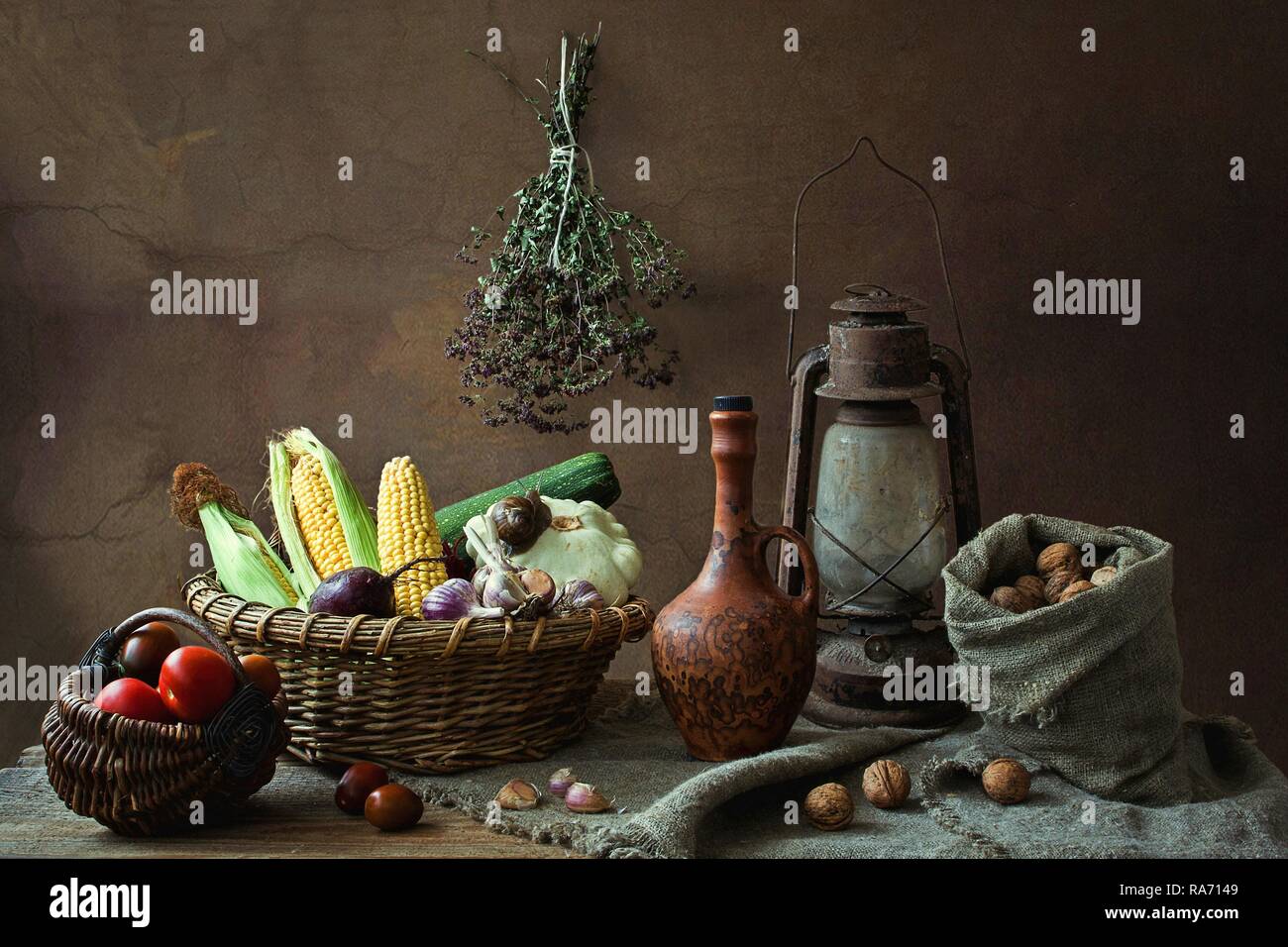 Beautiful still life garlic hi-res stock photography and images - Alamy