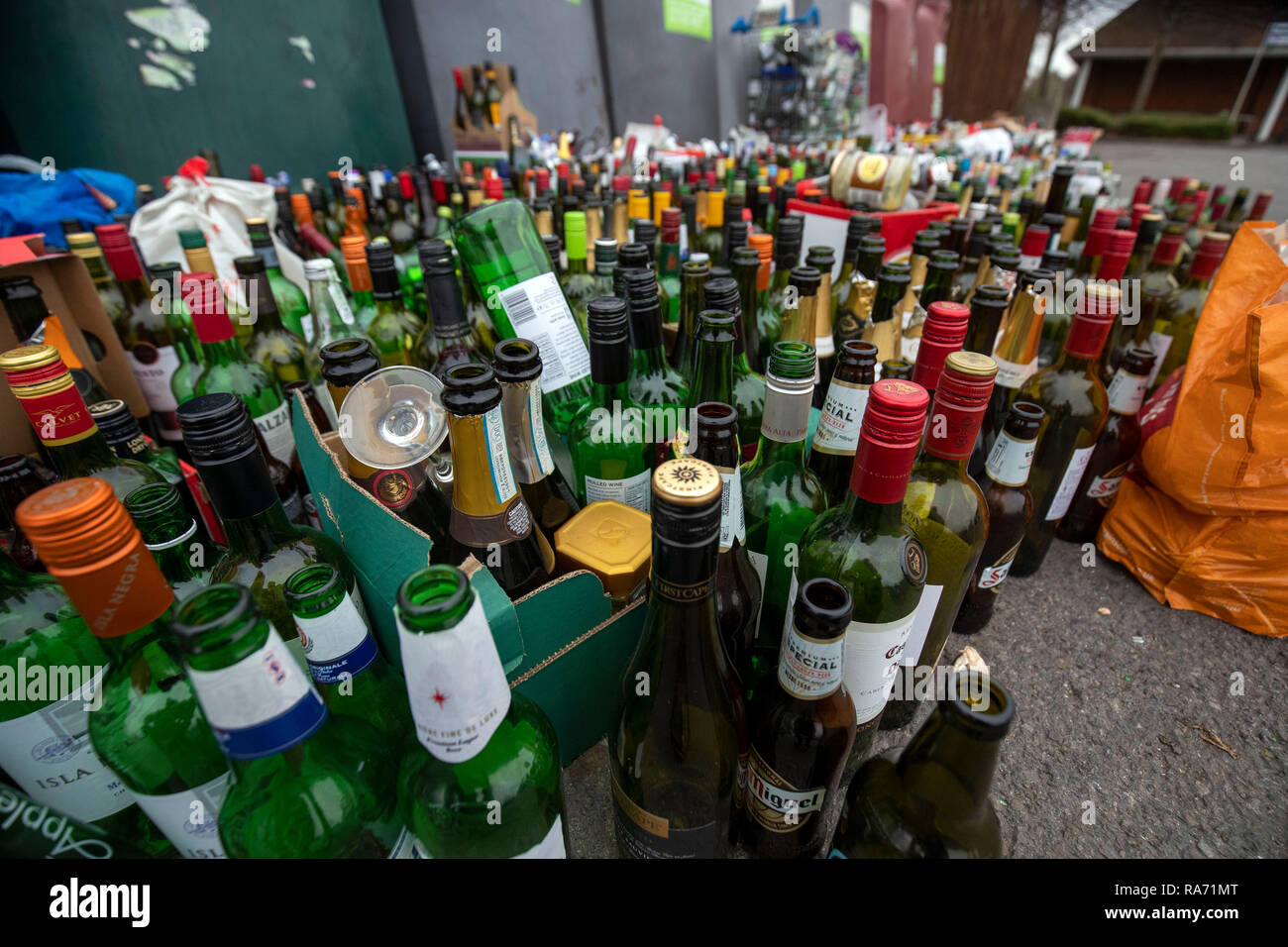 Supermarket recycling centre hi-res stock photography and images - Alamy