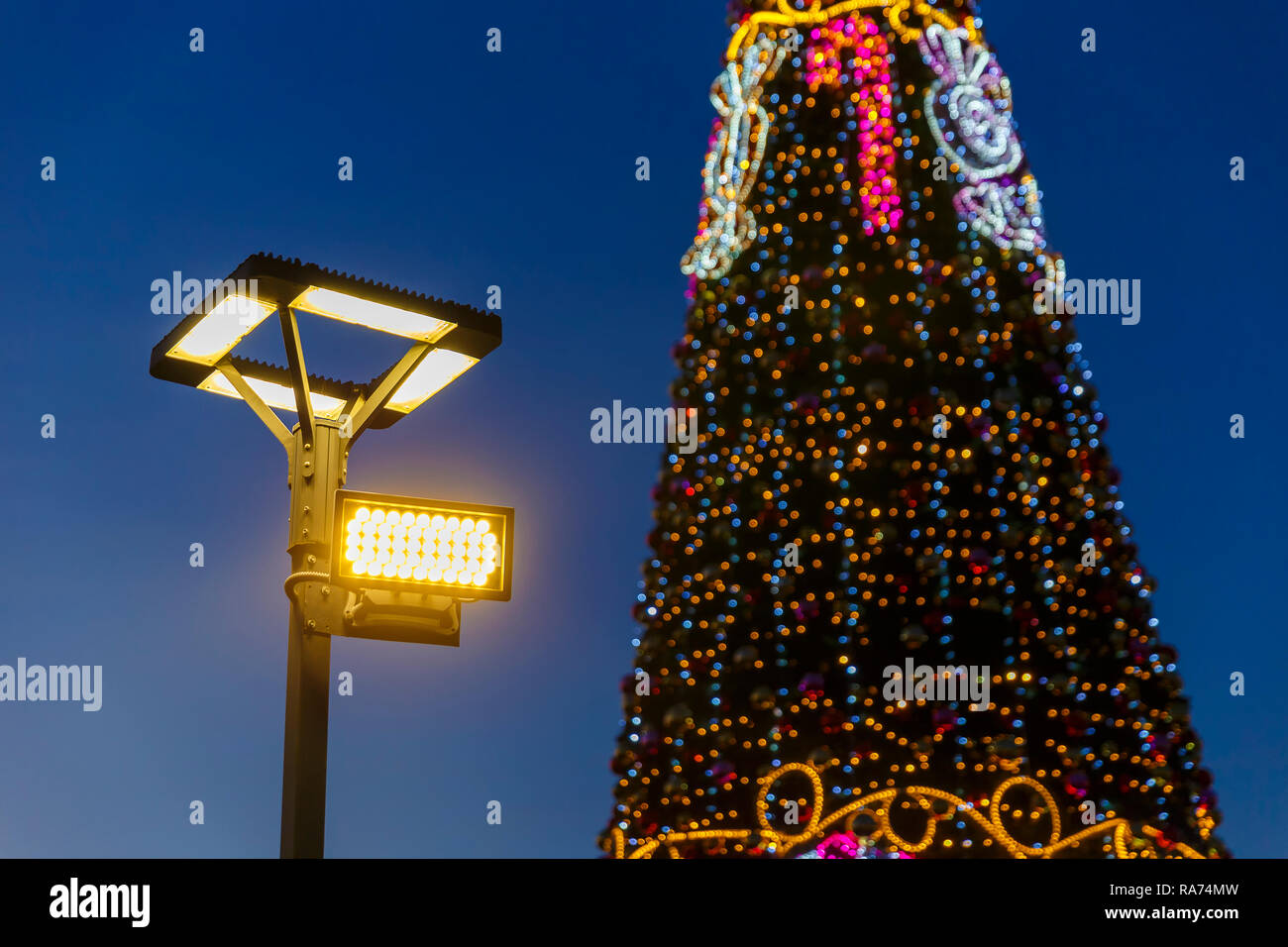 Christmas holiday street light pole hi-res stock photography and images ...