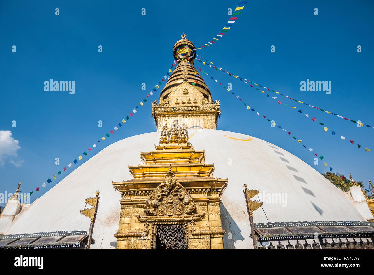The dome and gold spire of Swayambhunath Stupa, Kathmandu, Nepal Stock ...