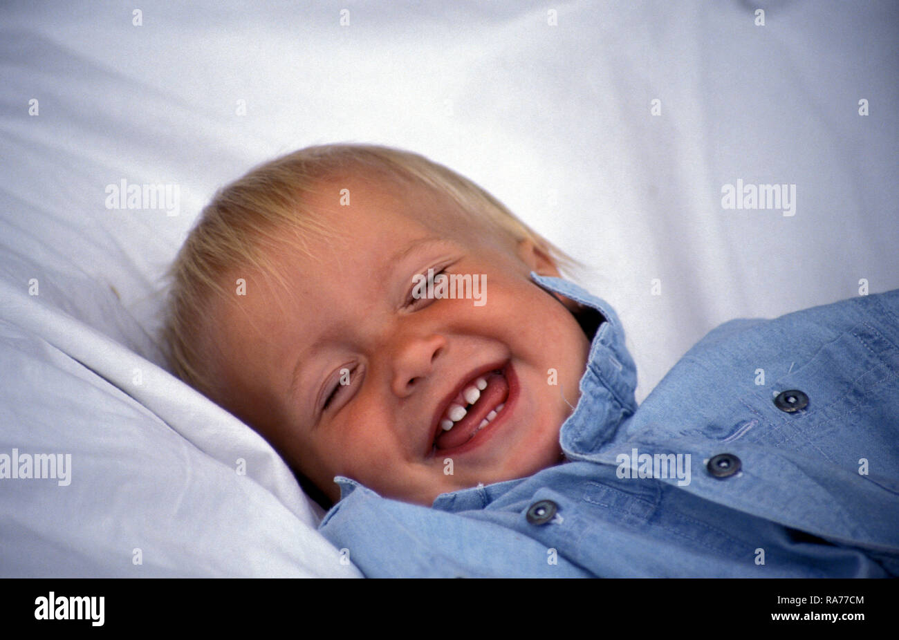 Girl giggling hi-res stock photography and images - Alamy