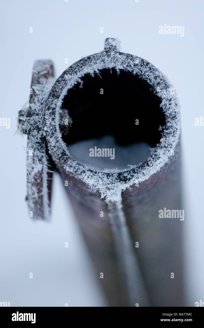 Frozen pipe hi-res stock photography and images - Alamy