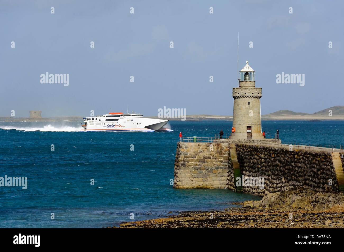 Harbor and island ferry hi-res stock photography and images - Alamy