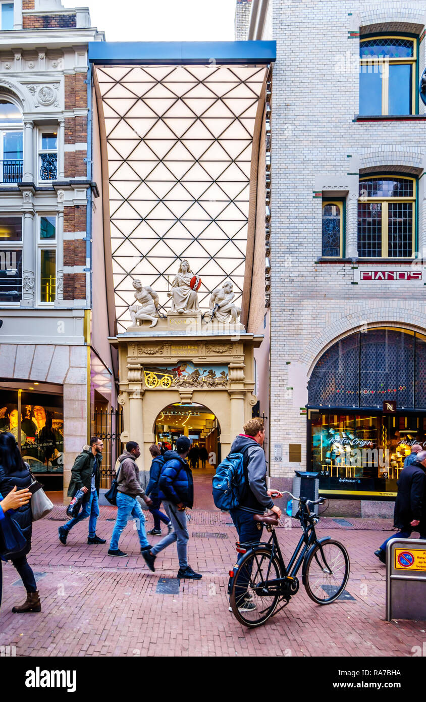 Shopping street kalverstraat hi-res stock photography and images - Alamy