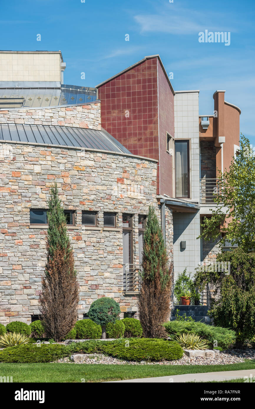 Building built single house hi-res stock photography and images - Alamy