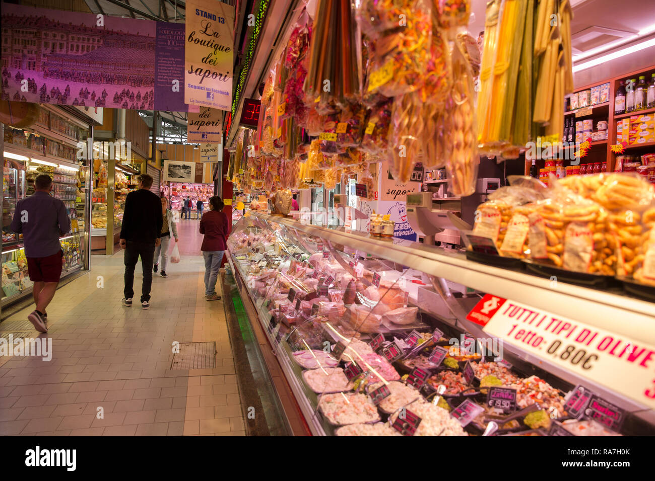 Italian market meat hi-res stock photography and images - Alamy