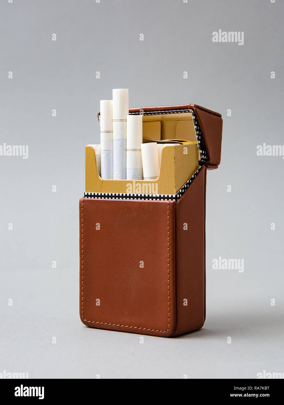 an open cigarette case Stock Photo - Alamy