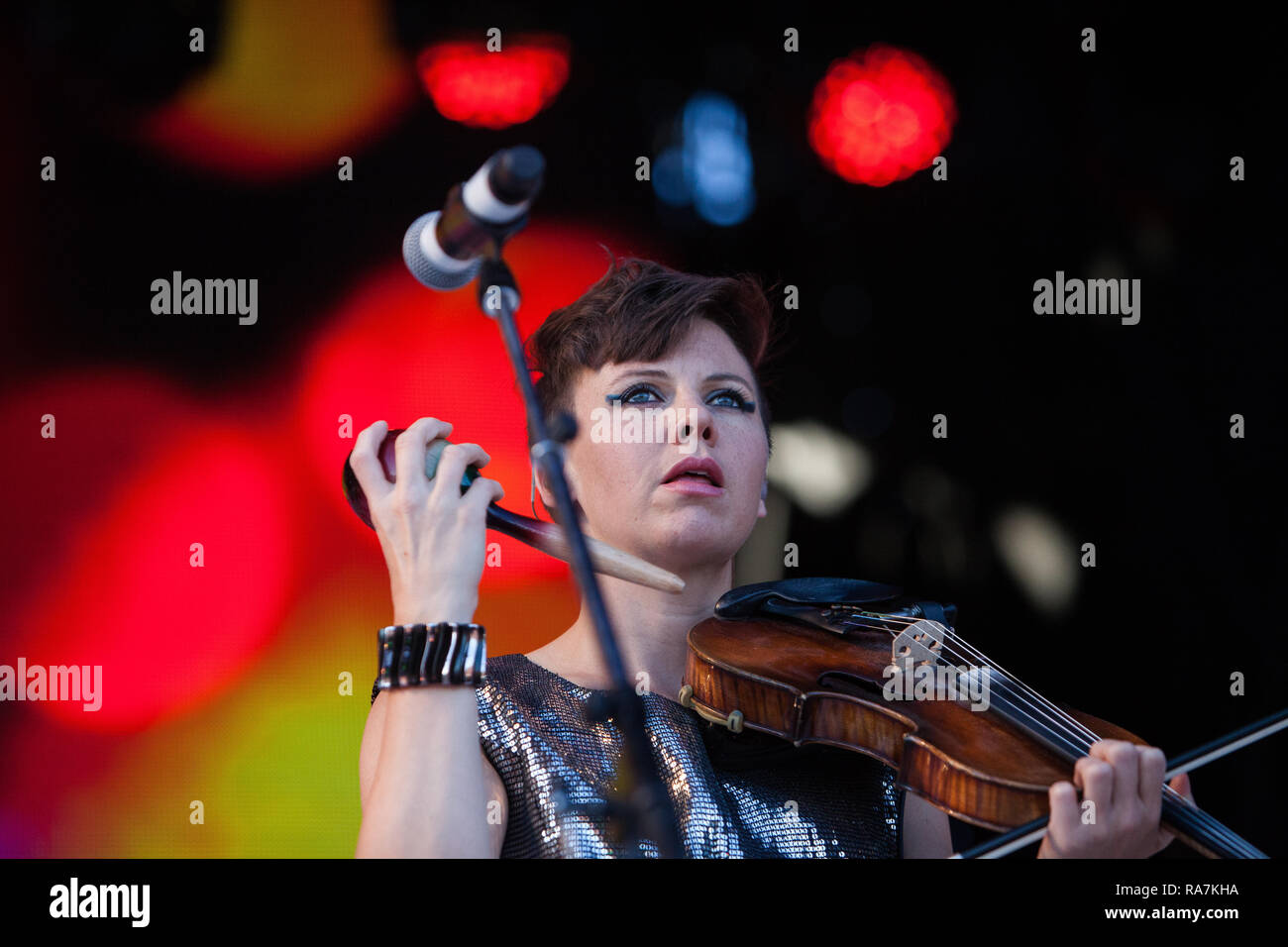 Sarah neufeld hi-res stock photography and images - Alamy