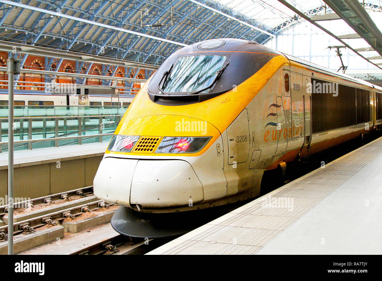Eurostar train france hi-res stock photography and images - Alamy