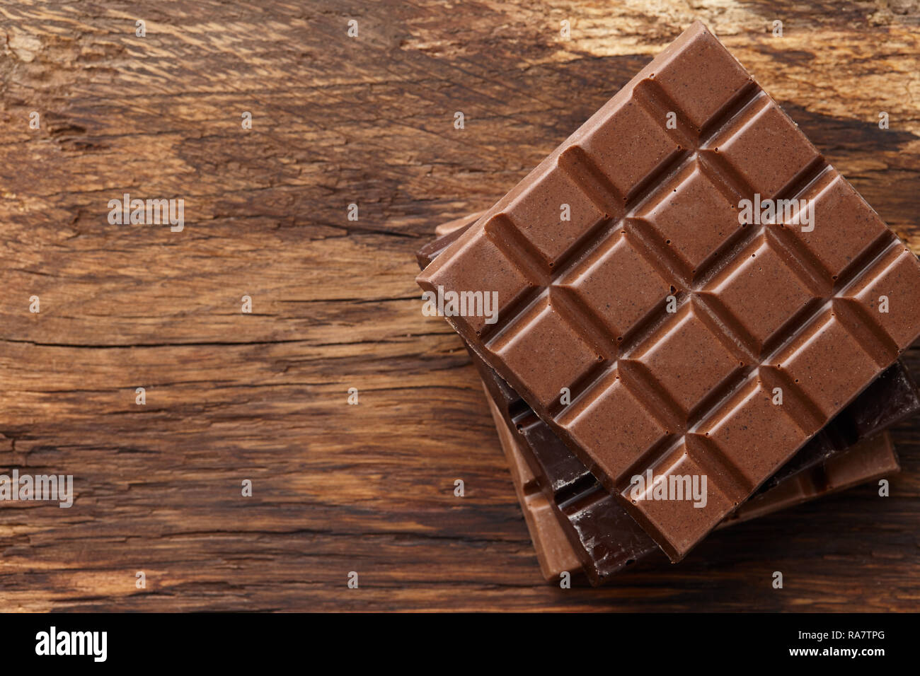 Chocolate bar background hi-res stock photography and images - Alamy
