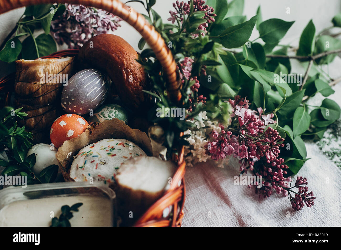 Ham and egg basket hi-res stock photography and images - Alamy