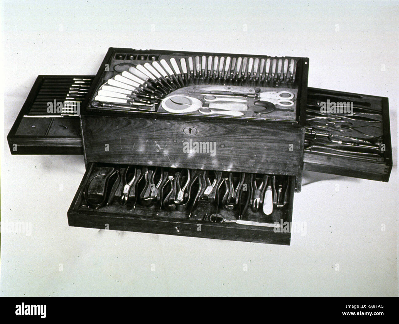Old English dental case ca. early 1900s Stock Photo - Alamy