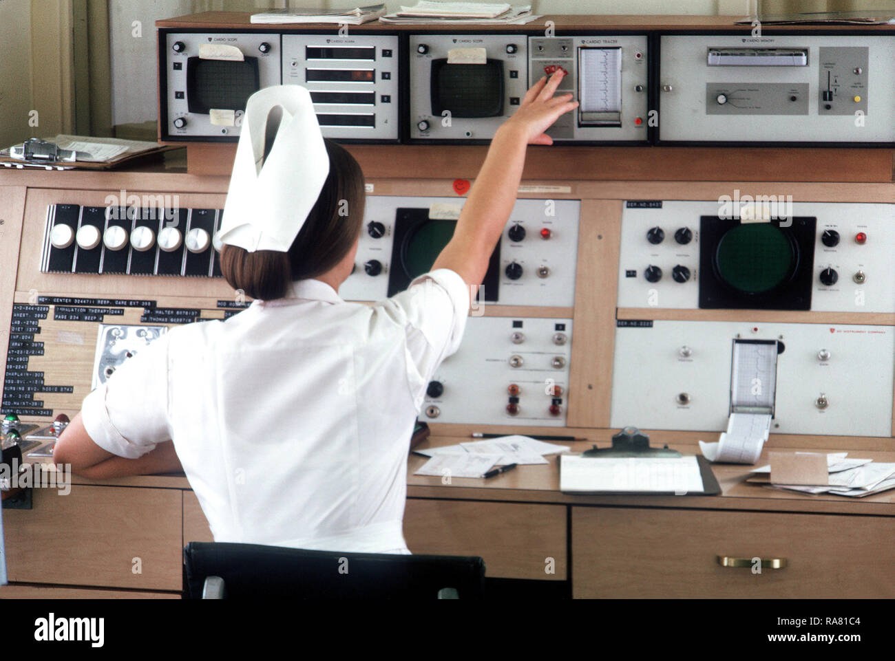 Nurse checks cardiac monitors hi-res stock photography and images - Alamy