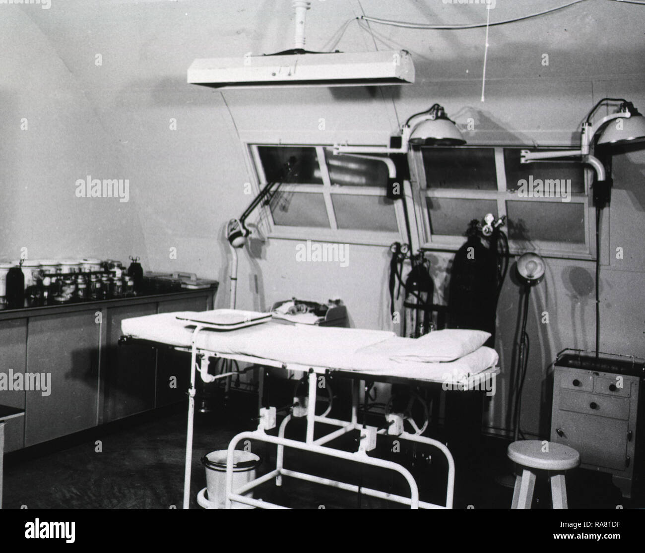 Vintage operating room hi-res stock photography and images - Alamy