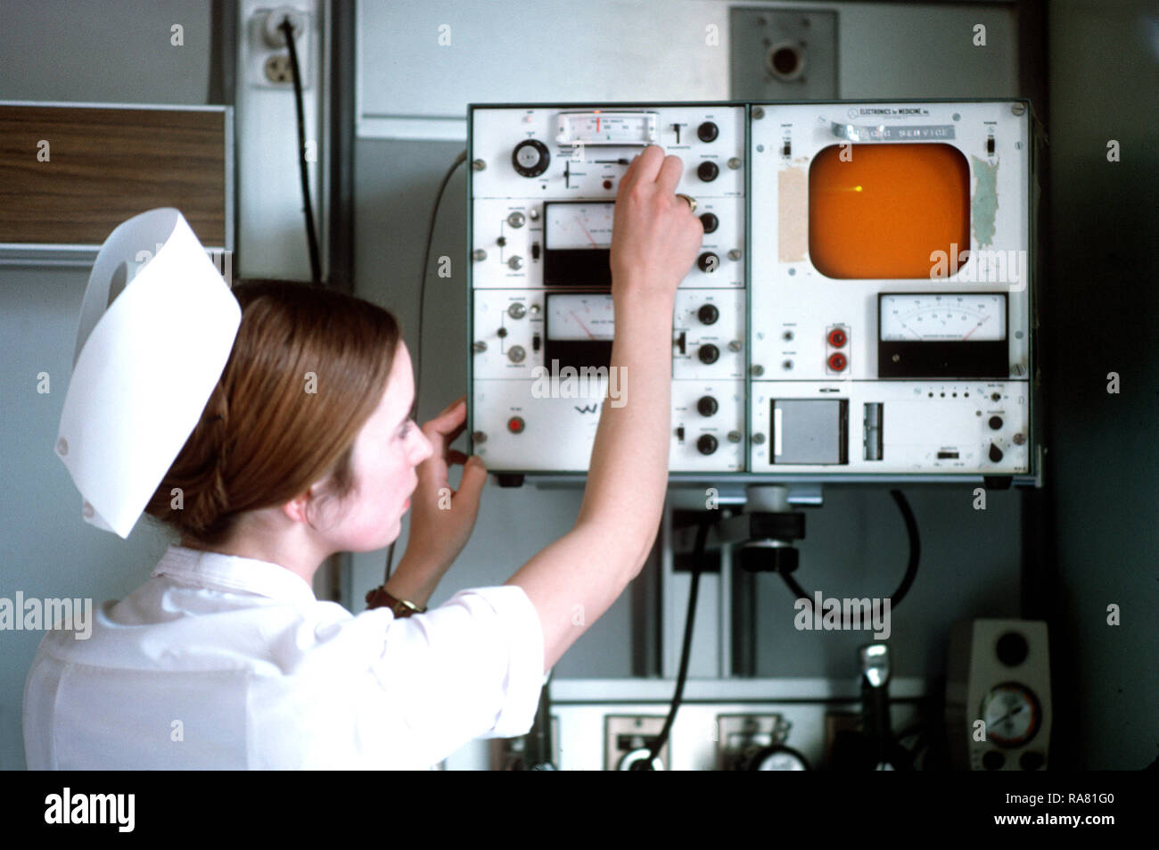 Nurse checking monitor 1970s hi-res stock photography and images - Alamy