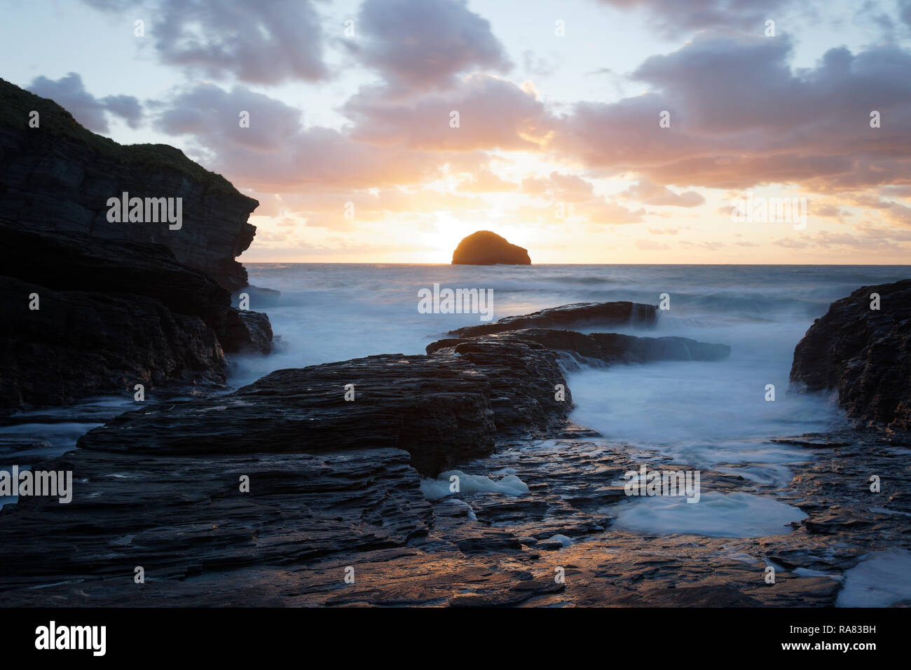 Red sky reflecting off wet rocks hi-res stock photography and images ...
