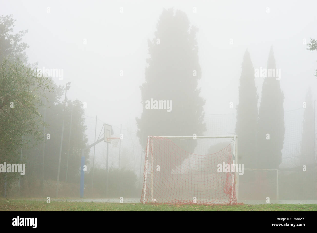 Fog in Trequanda, province of Siena, Italy Stock Photo - Alamy