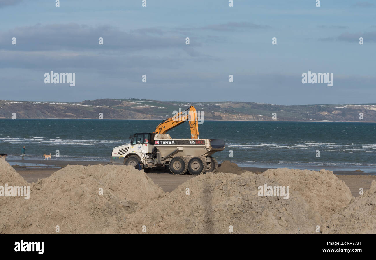 Excavator, re-profiling the beach at Weymouth Stock Photo - Alamy