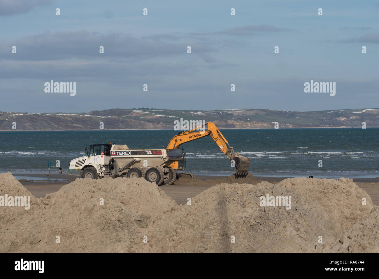 Excavator, re-profiling the beach at Weymouth Stock Photo - Alamy