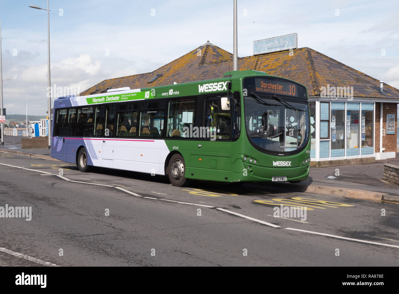 First Hants & Dorset Bus at Weymouth Kings Statue Stock Photo - Alamy