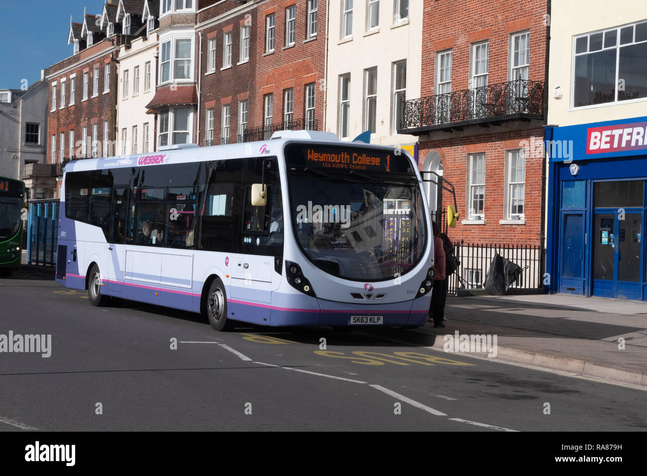 First Hants & Dorset Bus at Weymouth Kings Statue Stock Photo - Alamy