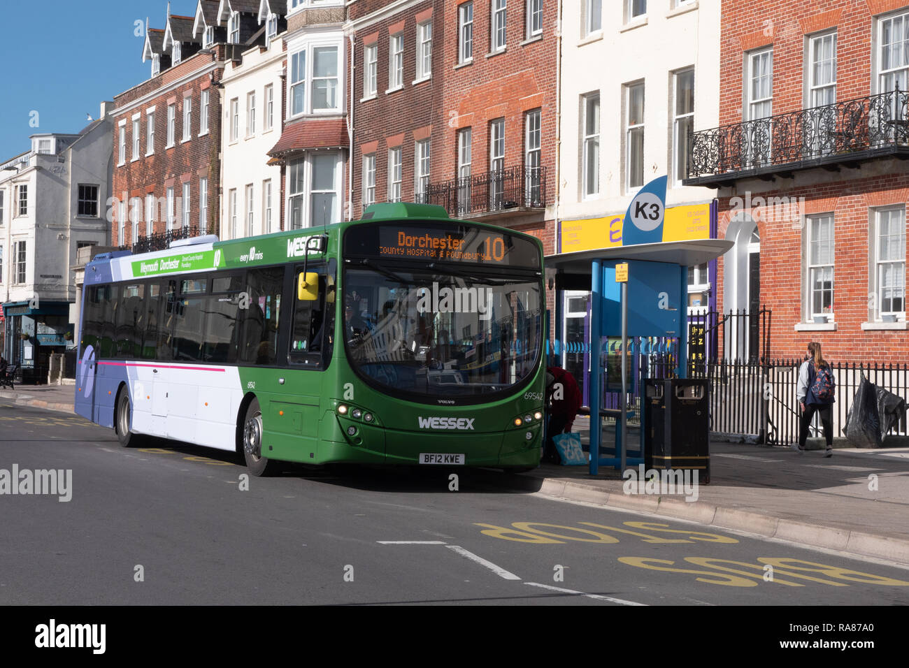 First Hants & Dorset Bus at Weymouth Kings Statue Stock Photo - Alamy