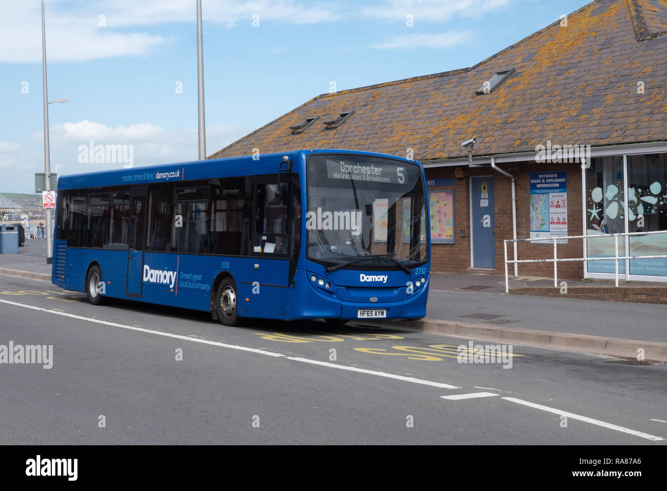 Damory Bus for Dorchester at Weymouth Kings Statue Stock Photo - Alamy