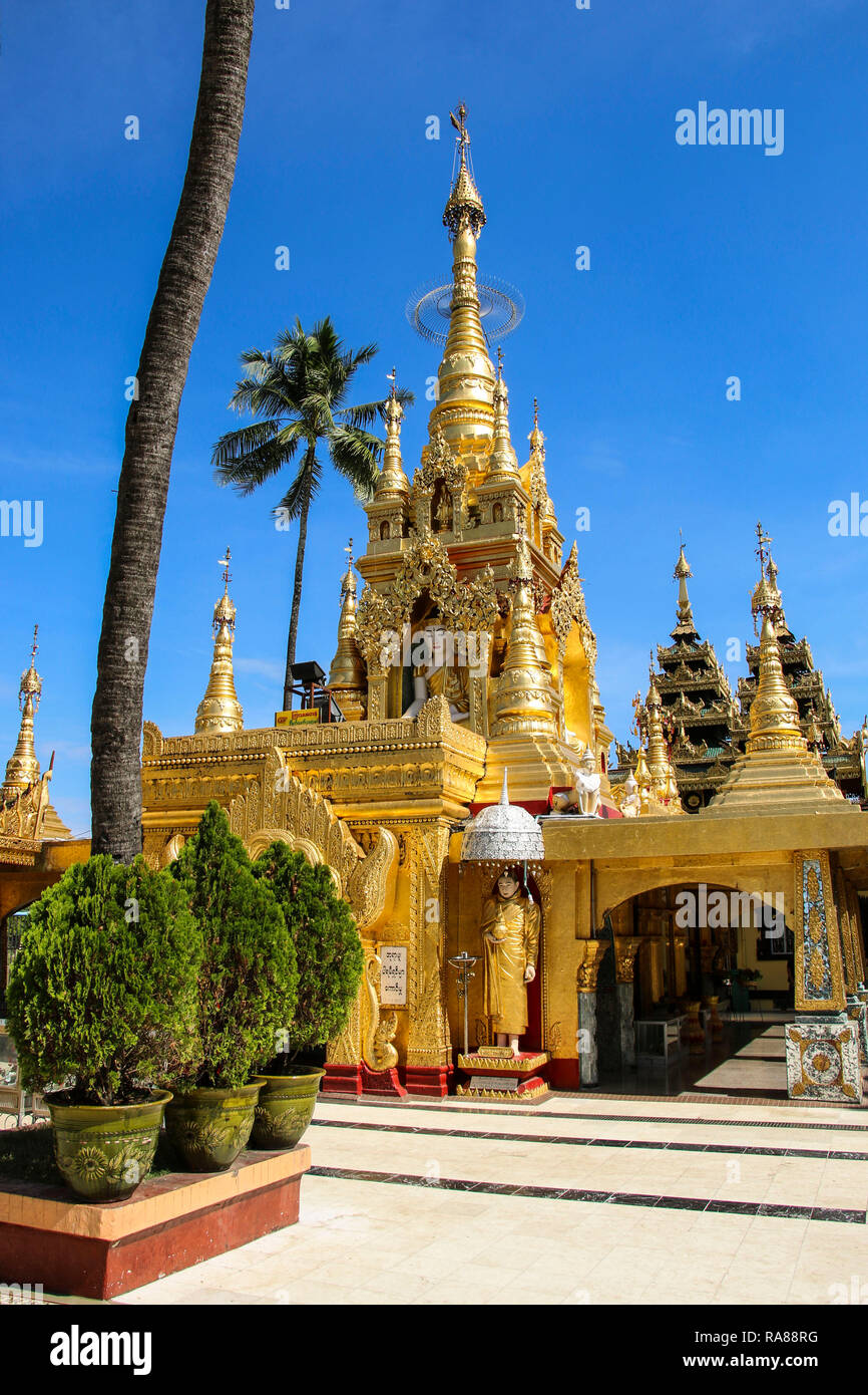 YANGON, MYANMAR - DECEMBER 16, 2016: Kyauktan Ye Pagoda, Yangon river ...