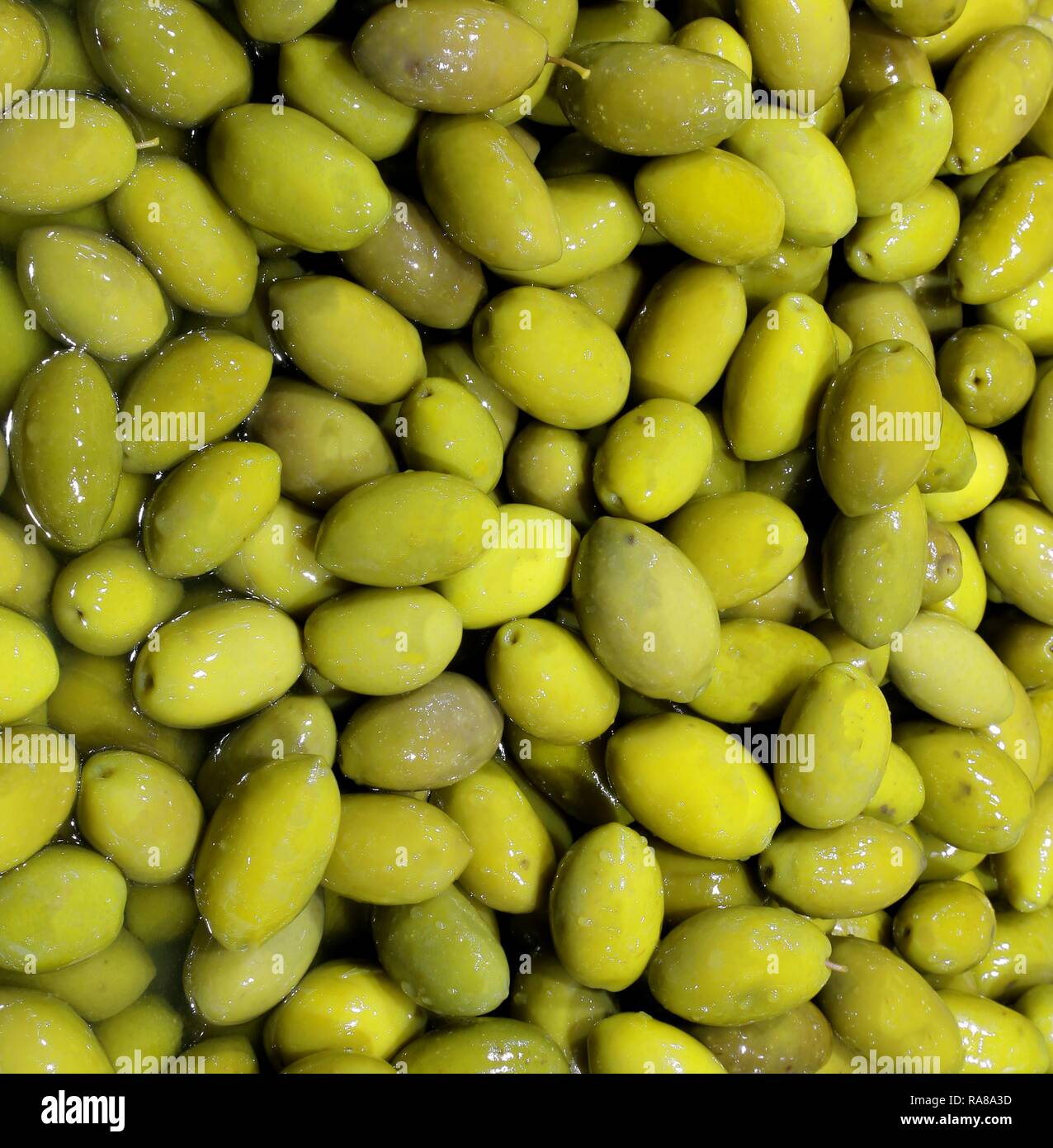 background of green olives in brine for sale at the stand of food Stock ...