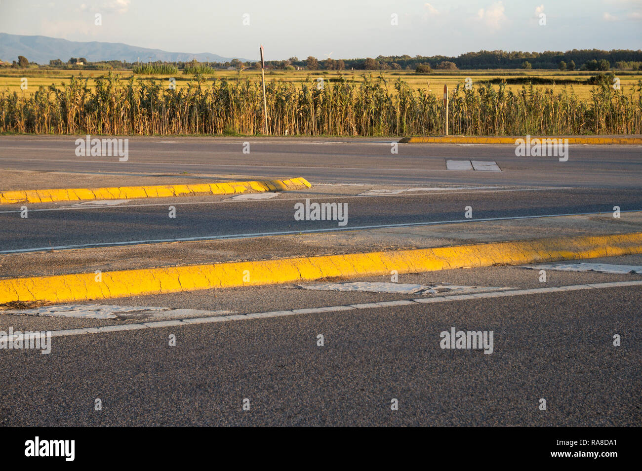 Curbstone hi-res stock photography and images - Alamy