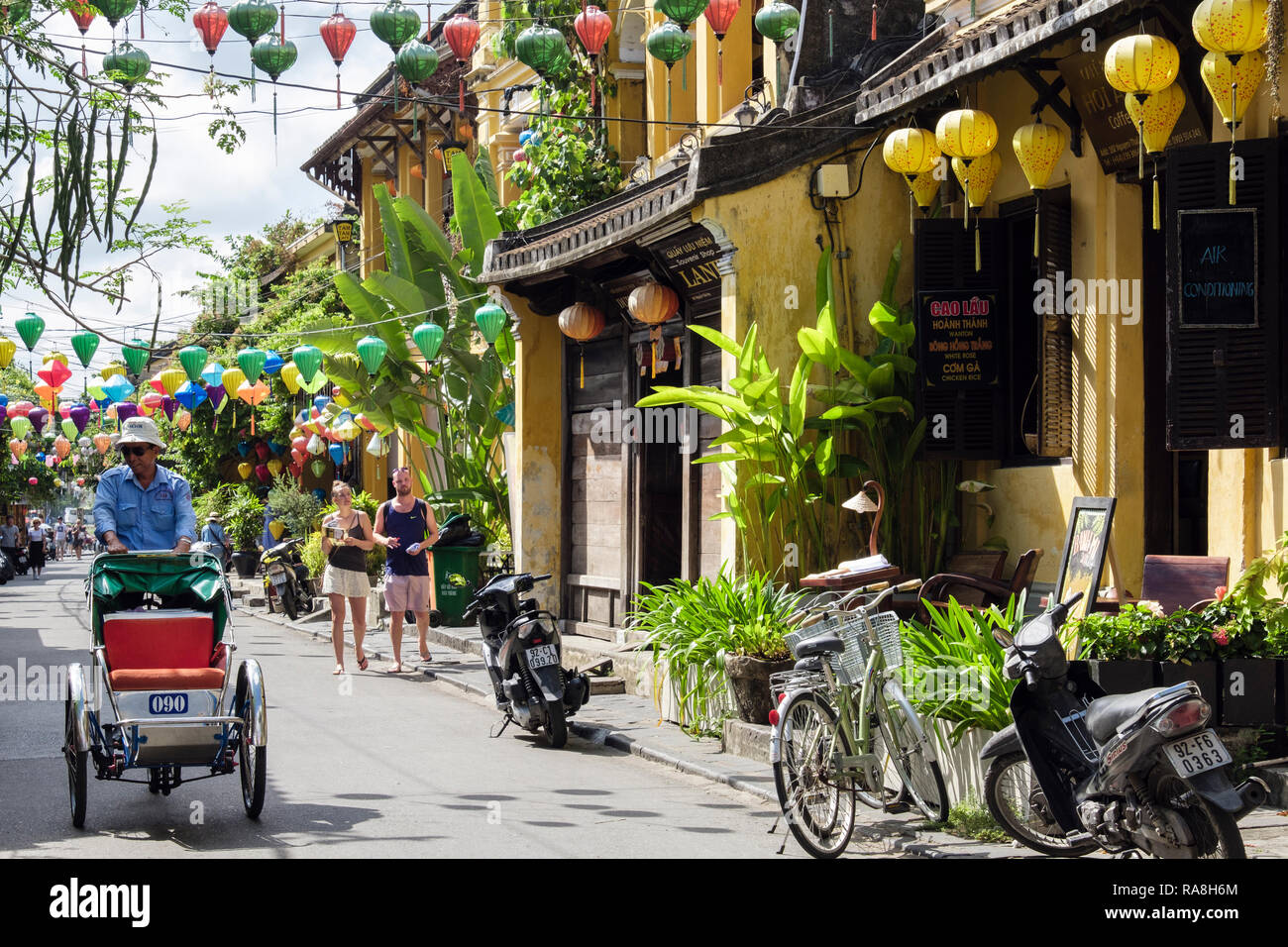 Rickshaw vietnam hi-res stock photography and images - Alamy