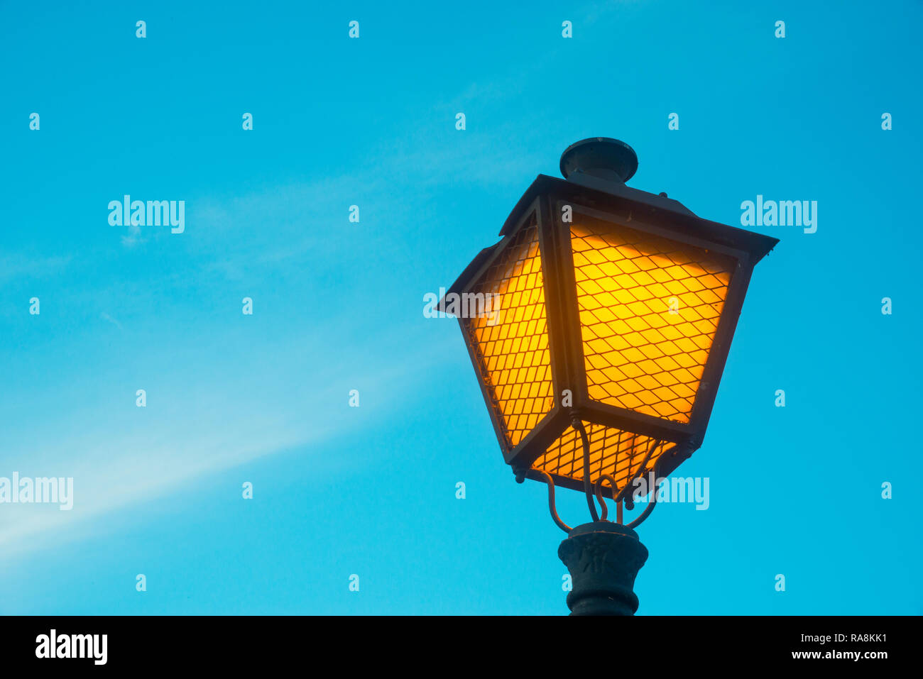 Lit up street light hi-res stock photography and images - Alamy