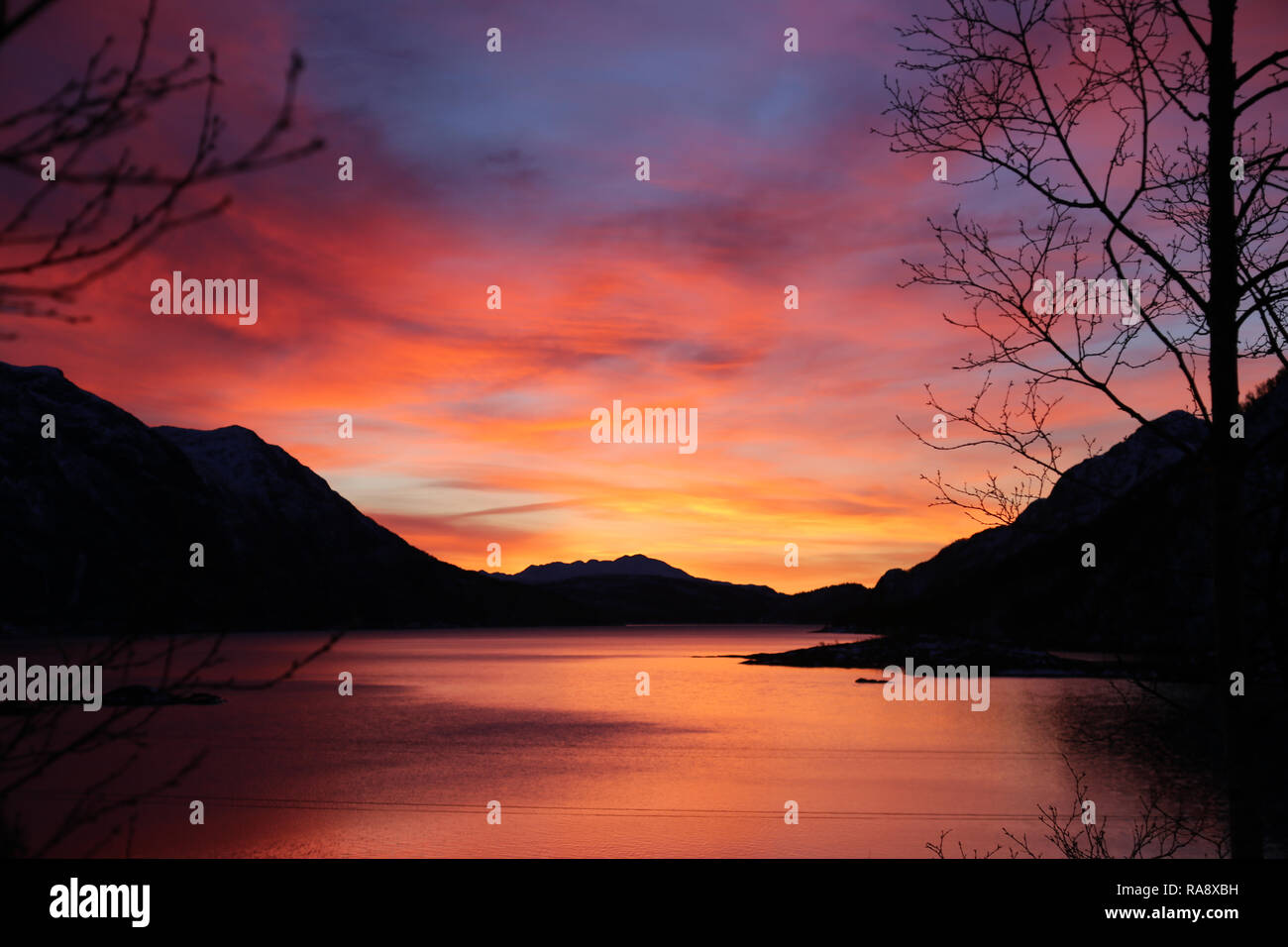 Stunning sunrise over lake and mountains Stock Photo - Alamy