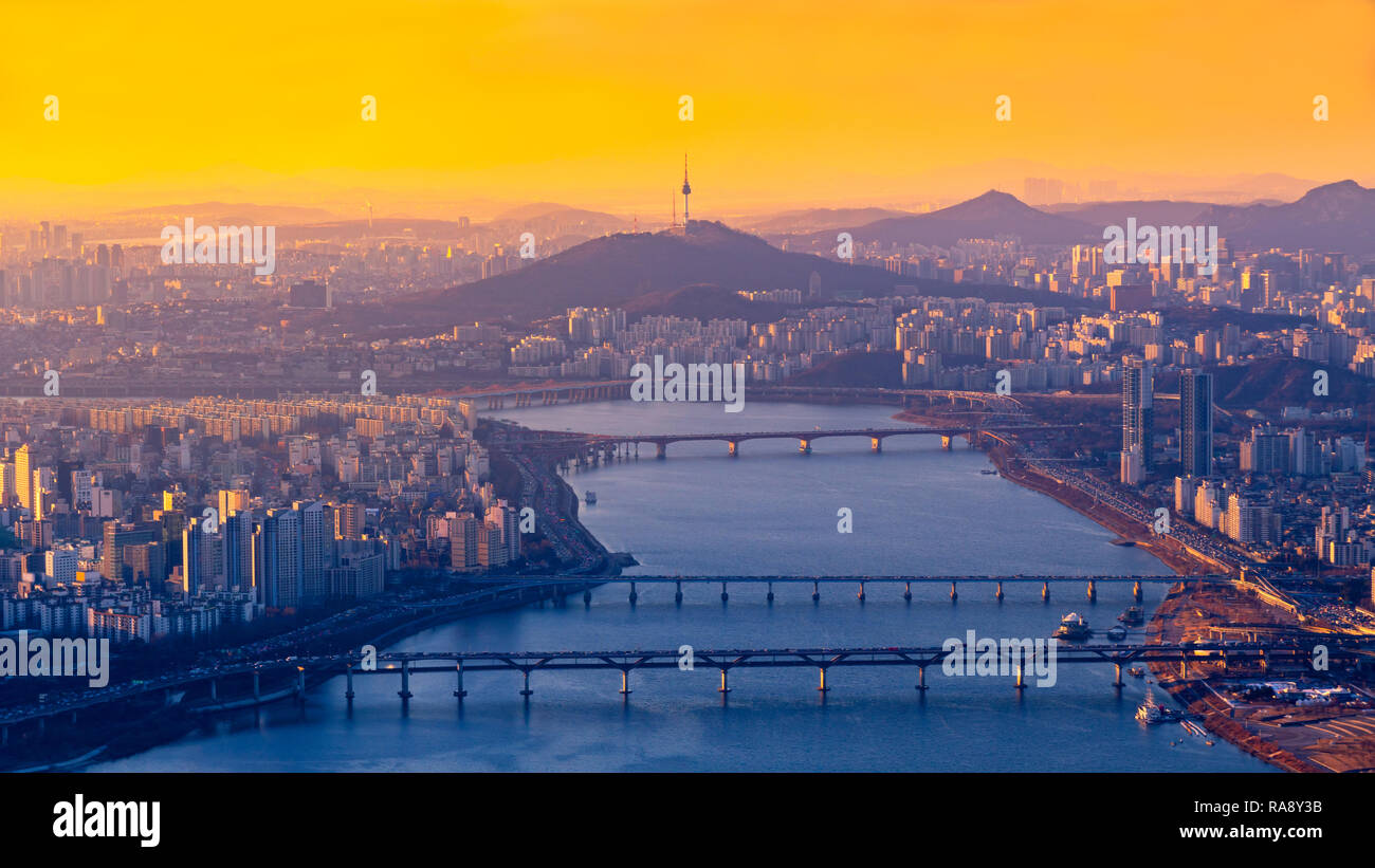 Lotte tower seoul top hi-res stock photography and images - Alamy