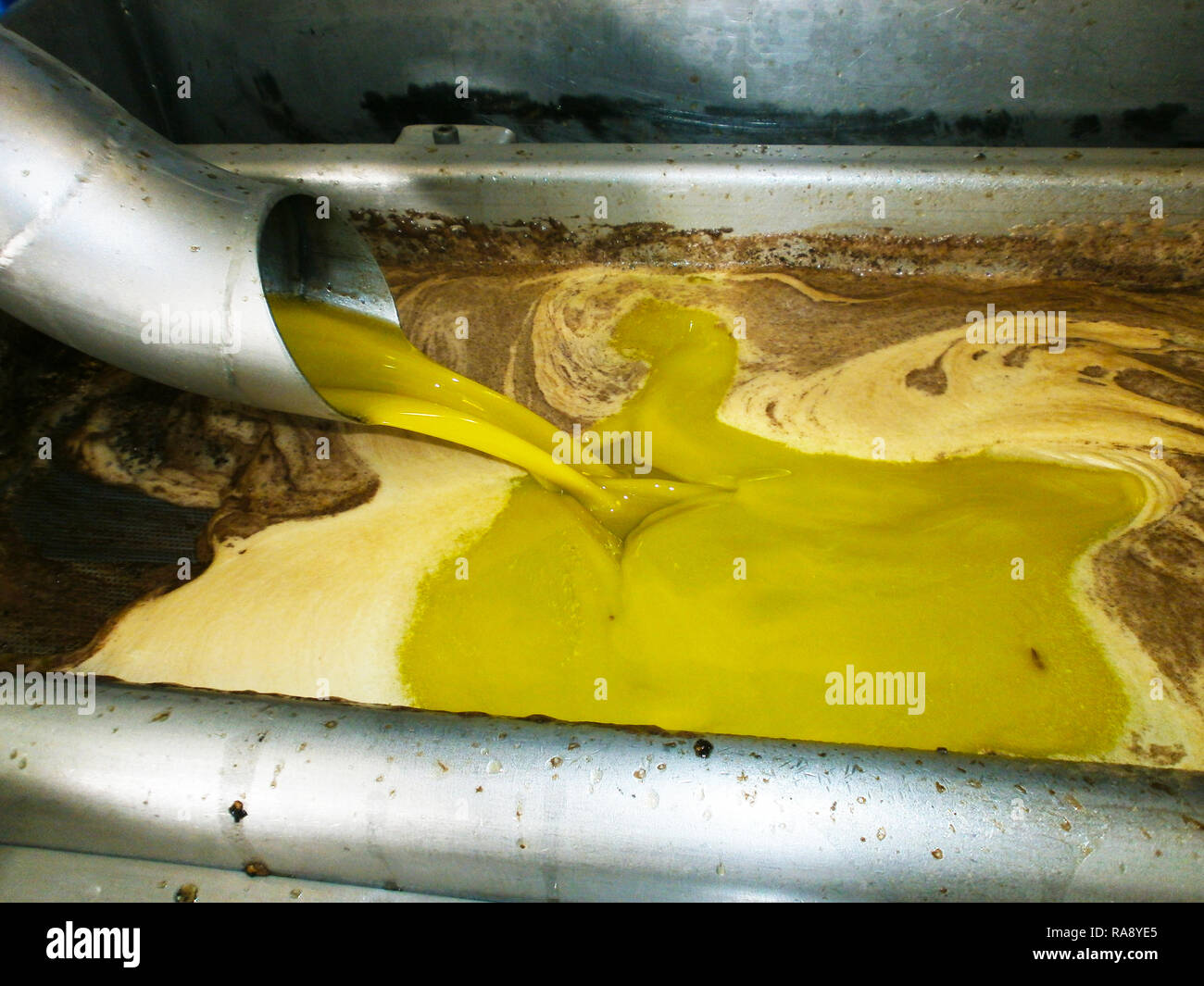 Falling oil production hi-res stock photography and images - Alamy