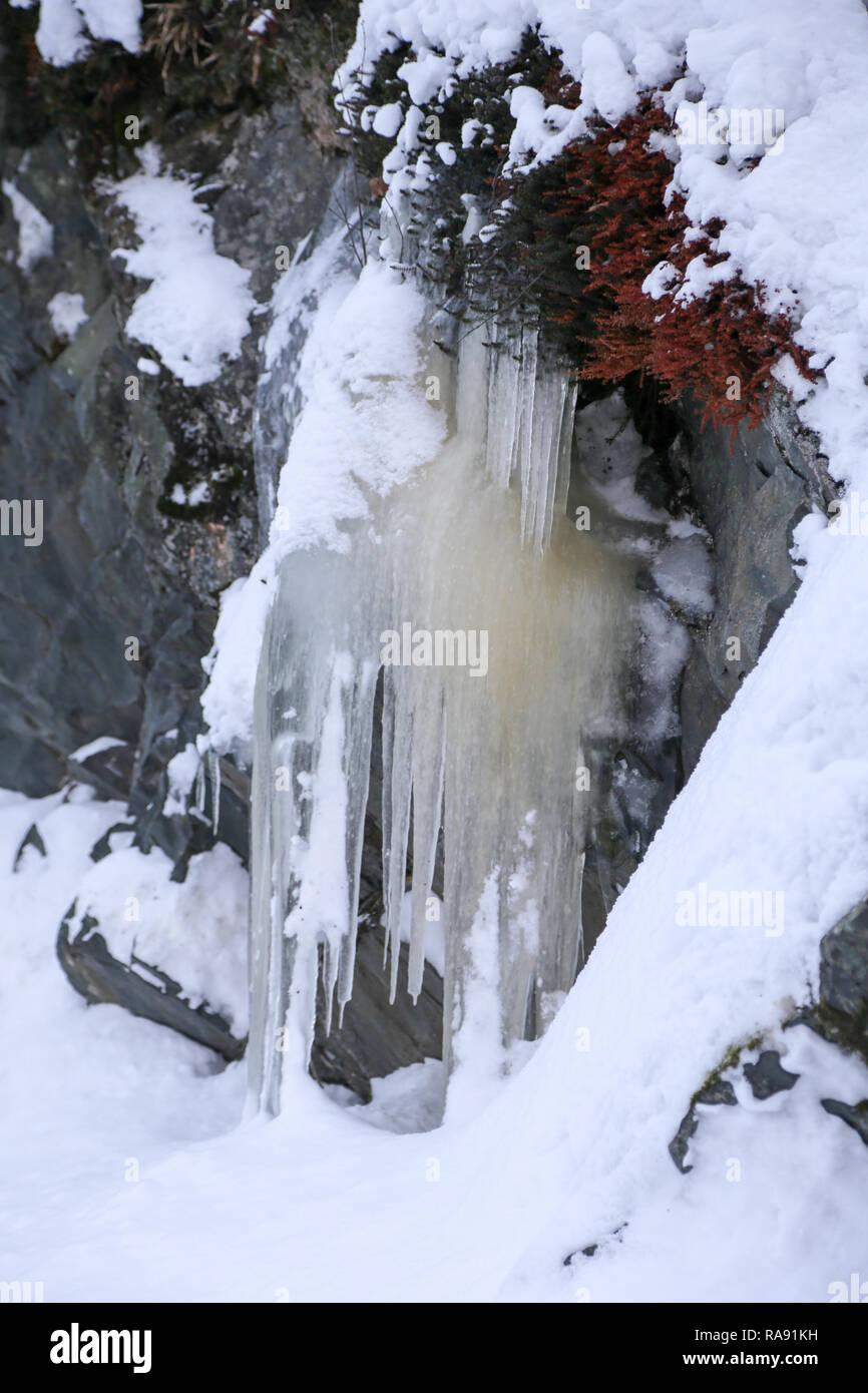 Icicle hanging from rock hi-res stock photography and images - Alamy