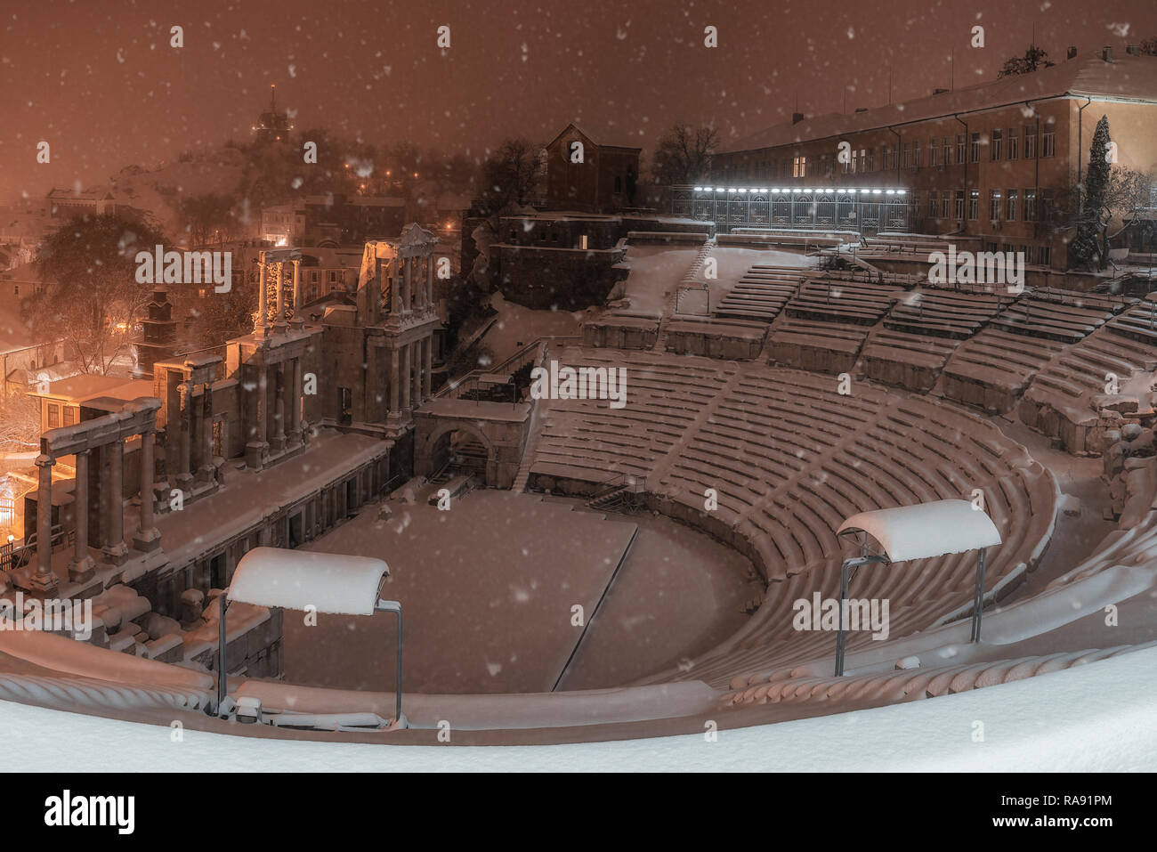 Amphitheater lights hi-res stock photography and images - Alamy