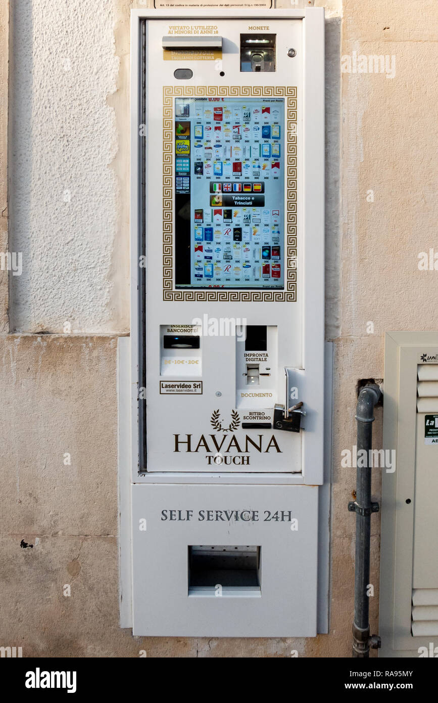 Cigarette vending machine italy hi-res stock photography and images - Alamy