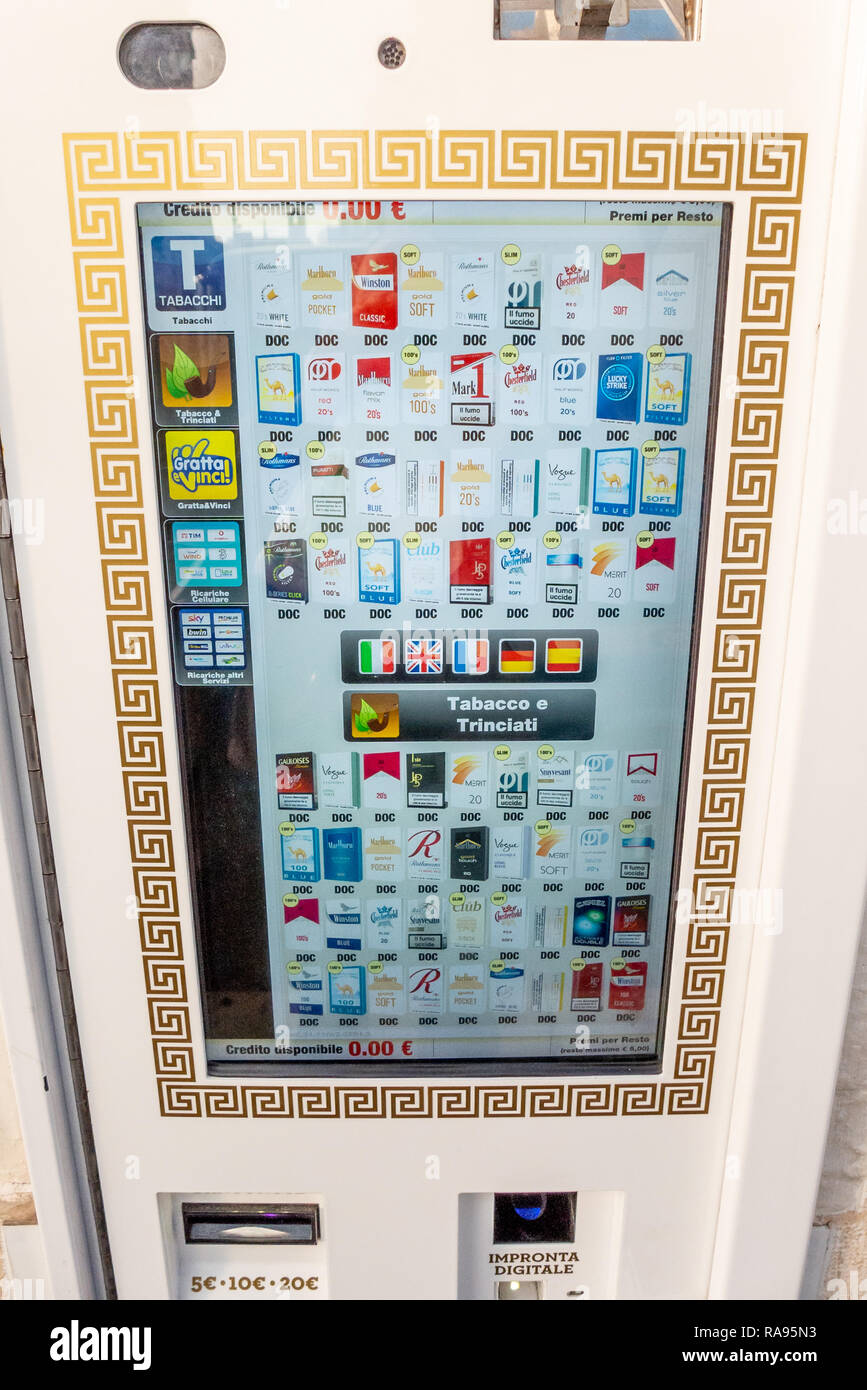 Cigarette machine hi-res stock photography and images - Alamy