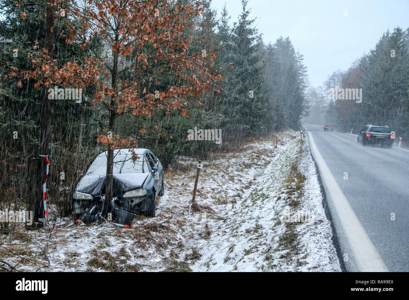 Car crash in snow hi-res stock photography and images - Alamy