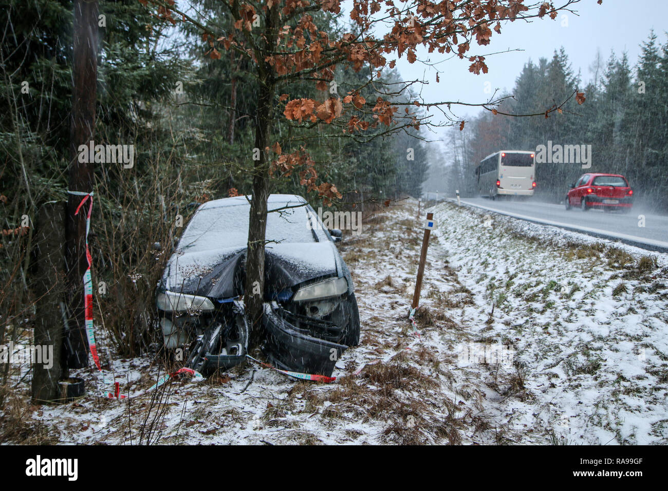 Car crash in snow hi-res stock photography and images - Alamy