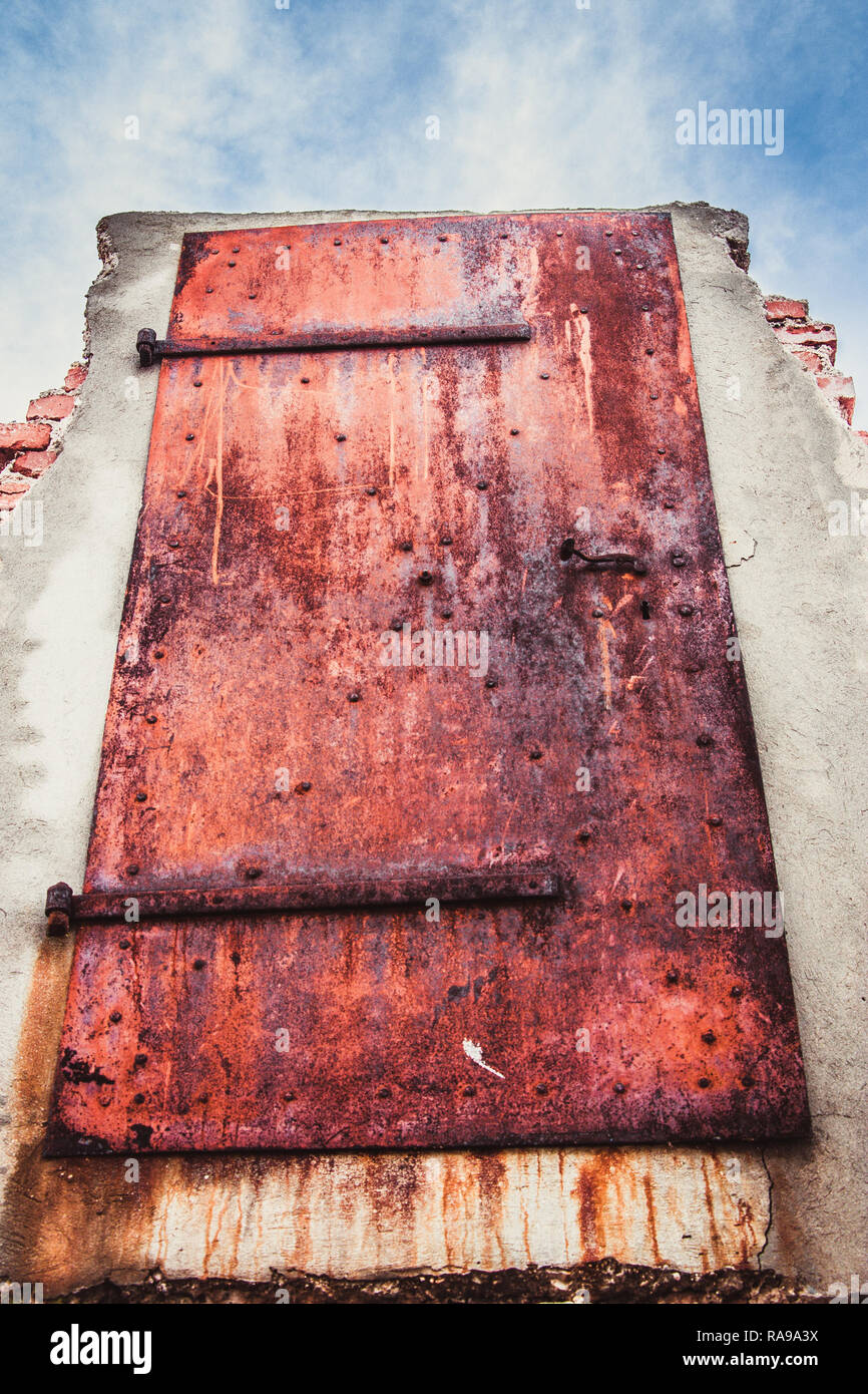old rustic iron door Stock Photo - Alamy