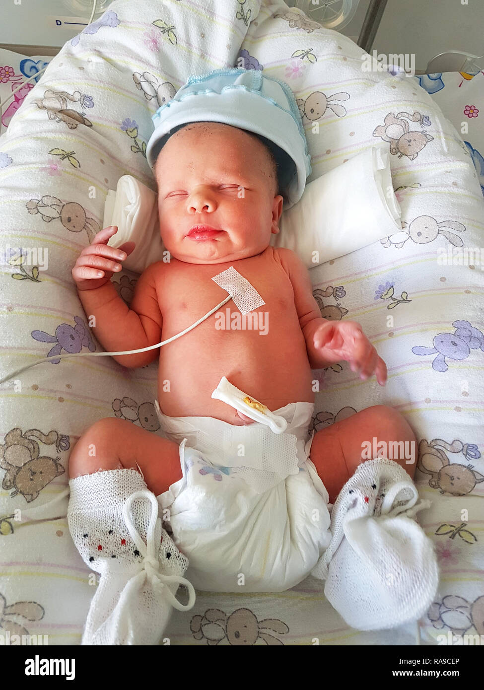 Newborn baby in hospital Stock Photo - Alamy