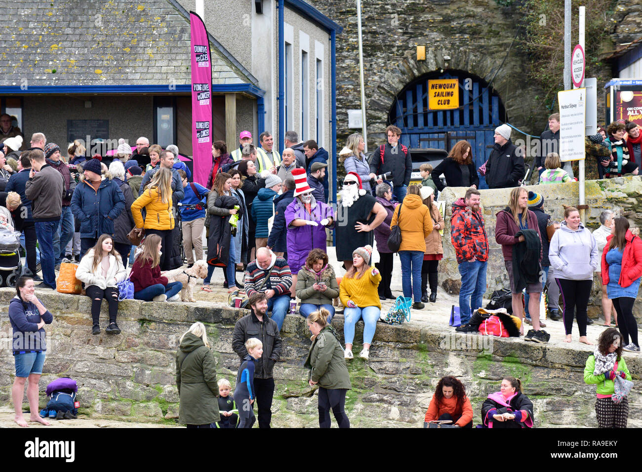 Crowd adults people hi-res stock photography and images - Alamy