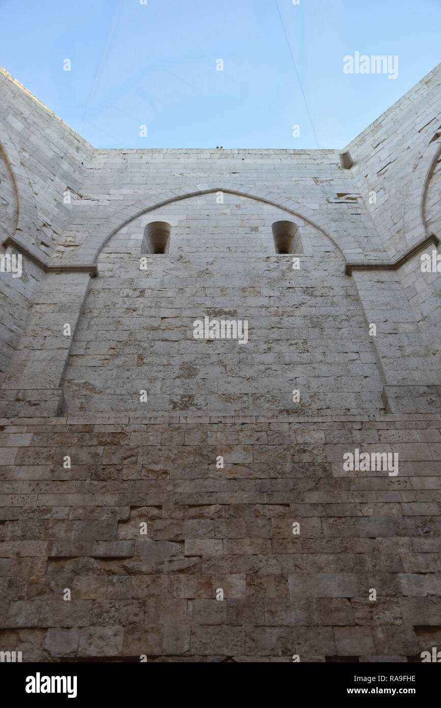 Italy, Castel del Monte, castle of Frederick II of Swabia, UNESCO site ...