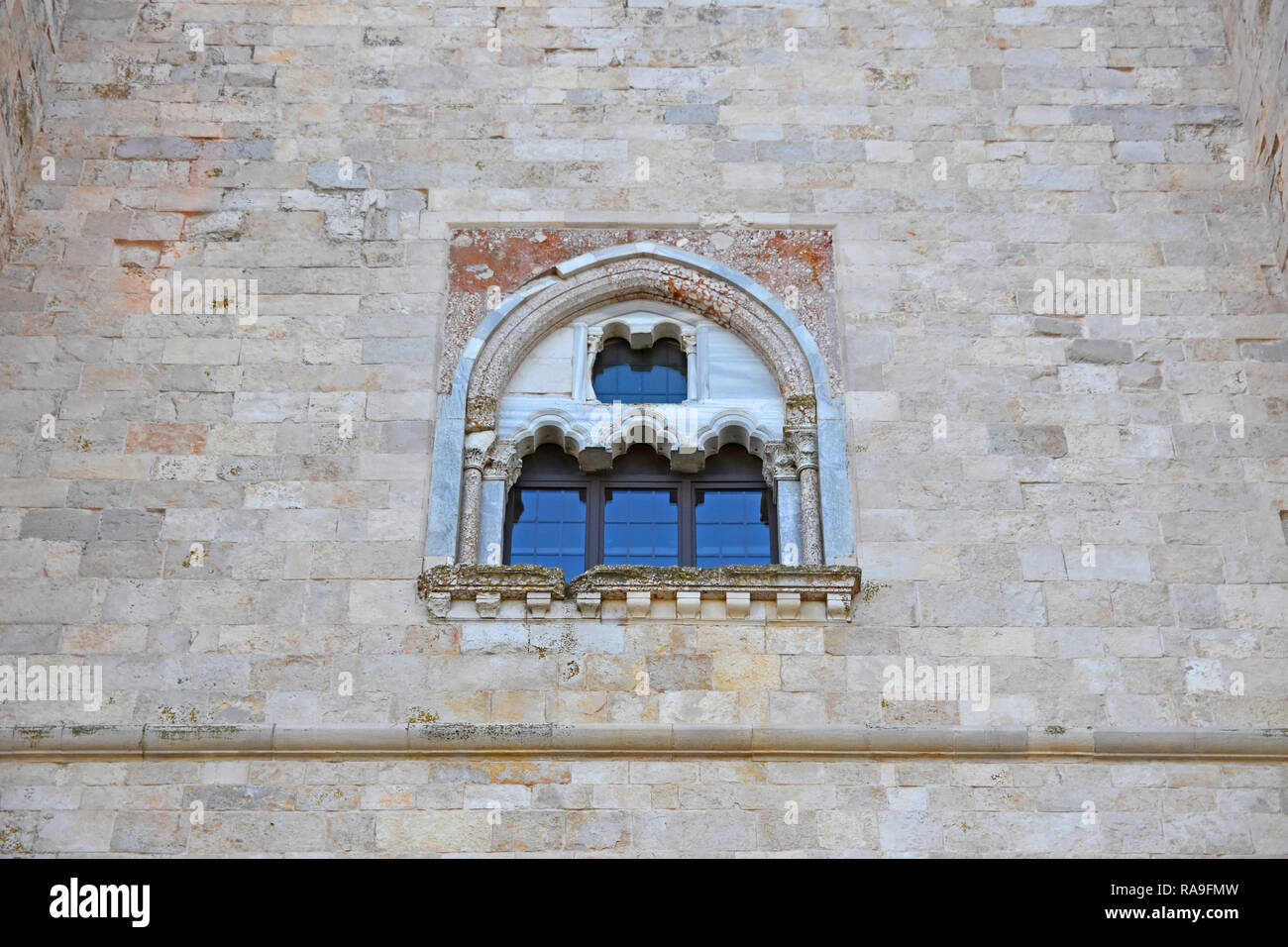 Italy, Castel del Monte, castle of Frederick II of Swabia, UNESCO site ...