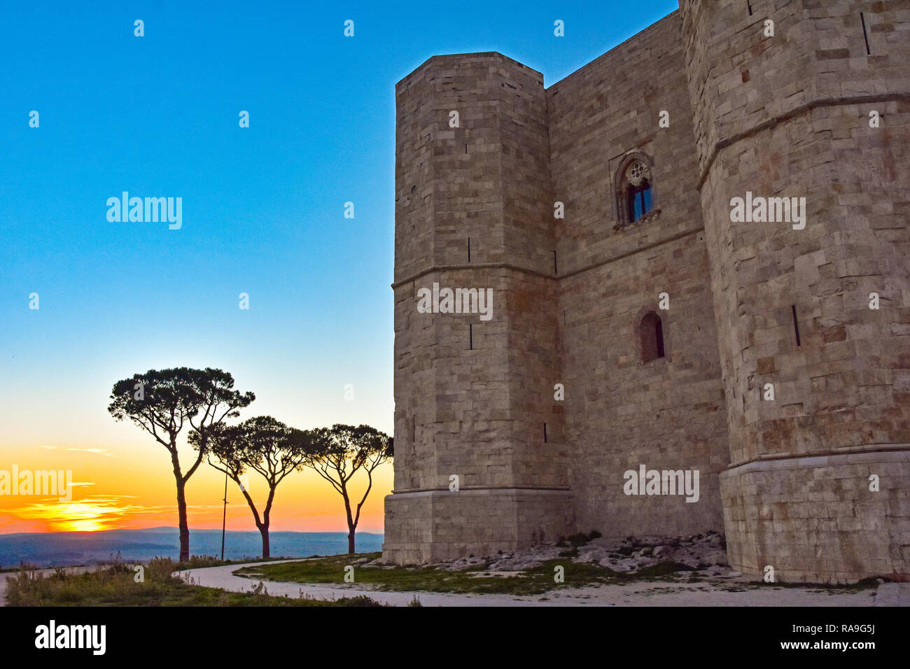 Italy, Castel del Monte, castle of Frederick II of Swabia, UNESCO site ...